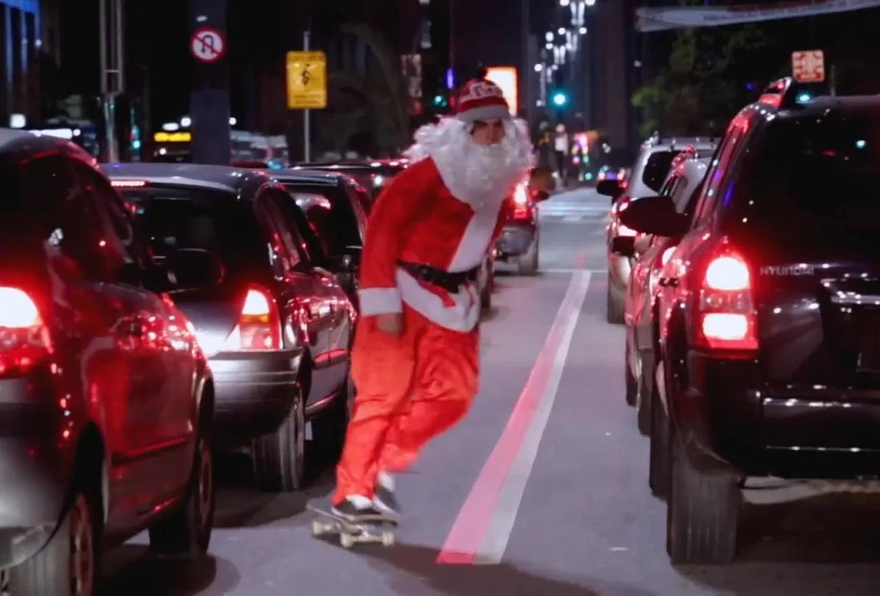 Lost and Drunk Santa Vlad messing São Paulo Xmas
