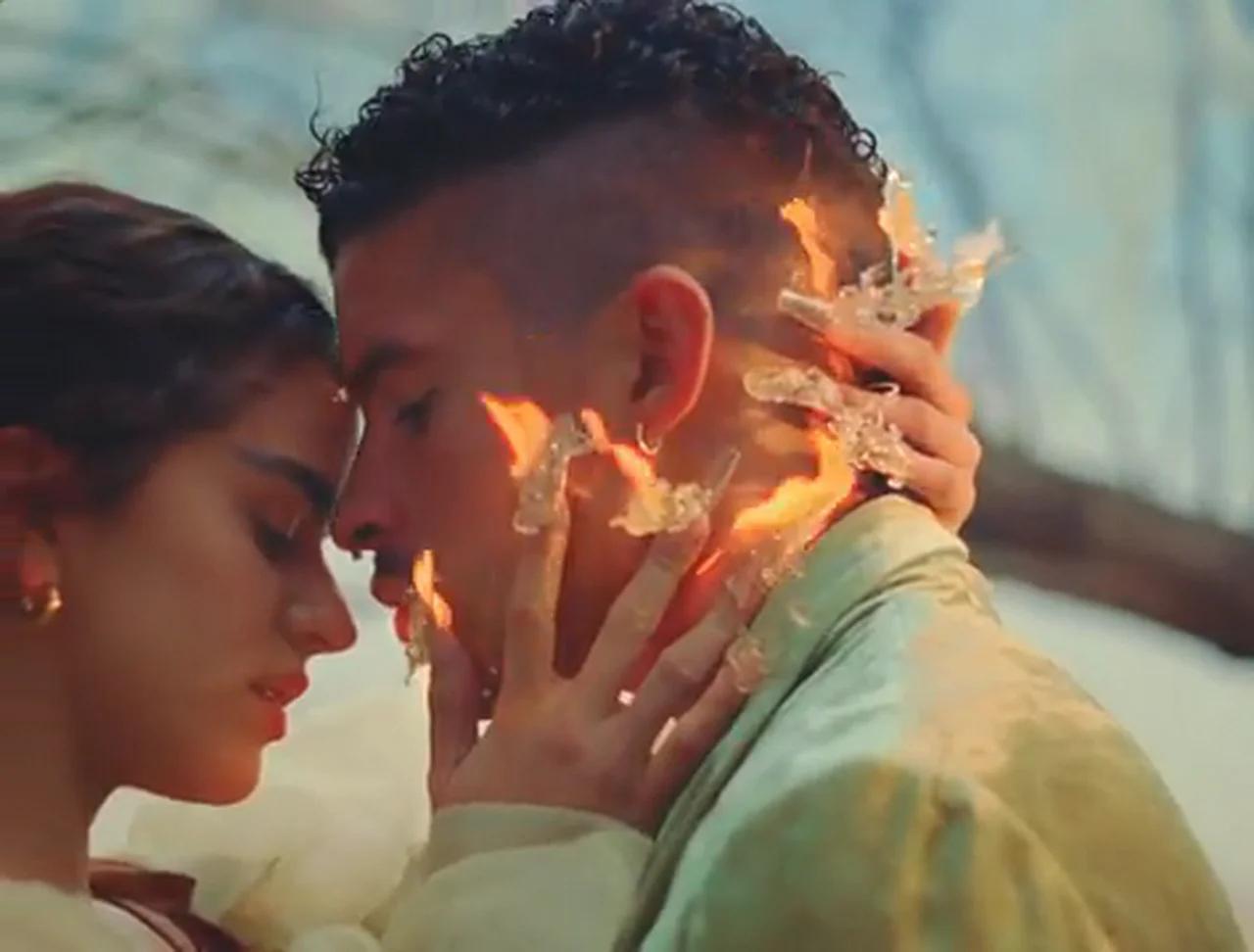 BAD-BUNNY-x-ROSALÍA---LA-NOCHE-DE-ANOCHE-(Video-Oficial)