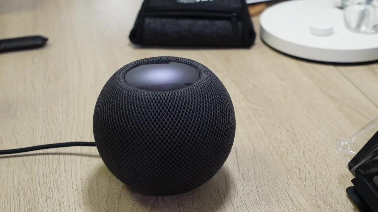 Unboxing HomePod mini
