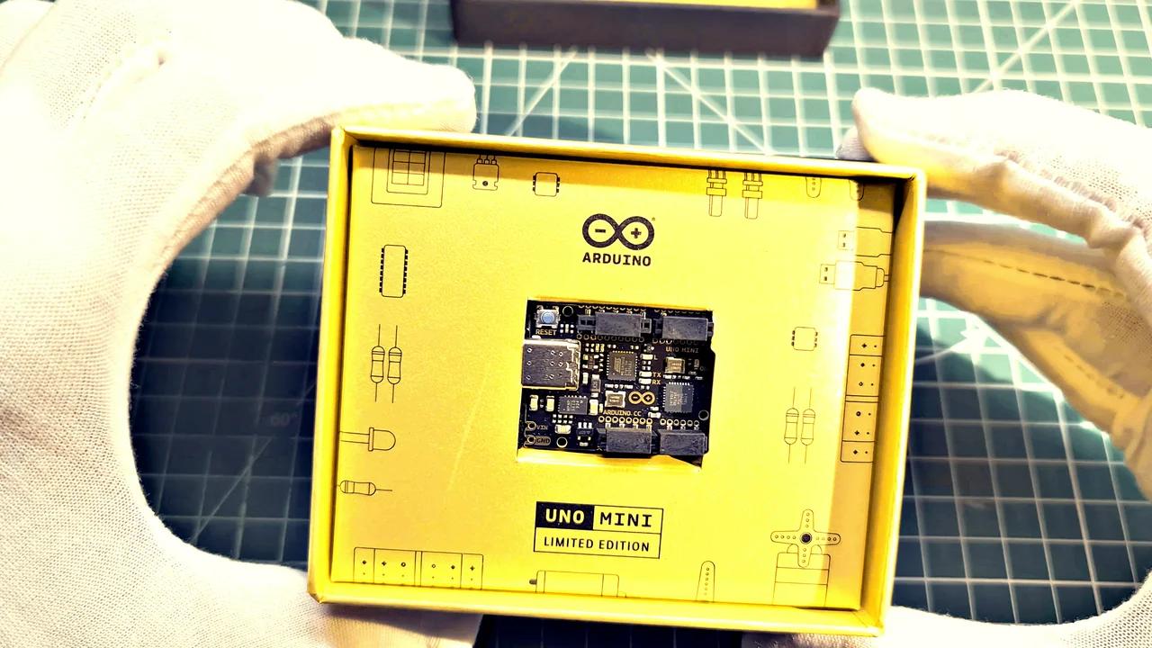 Arduino Uno Mini Limited Edition Unboxing