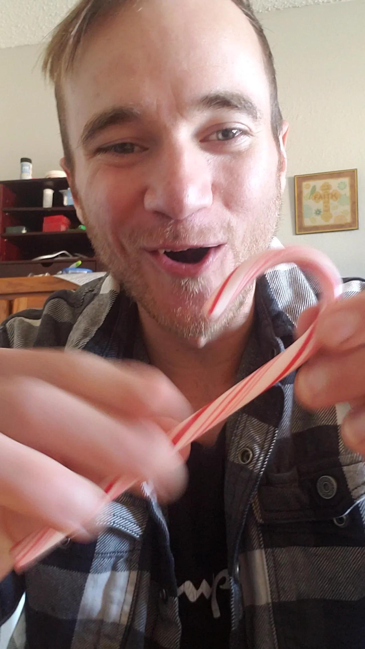 How To Open A Candy Cane - Best Way To Remove The Wrapper Without ...