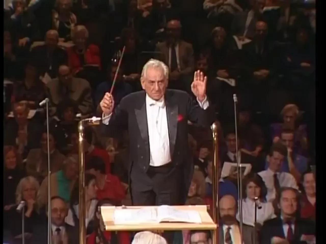 Leonard Bernstein - Candide Overture - Bernstein Conducting 1989 LSO