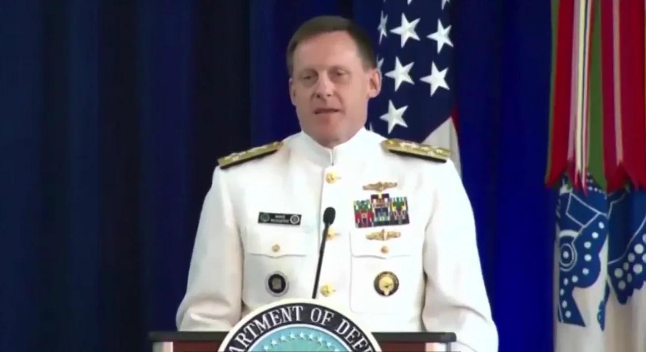 Hier spricht Admiral Mike Rogers über die 33-jährige Karriere von ...