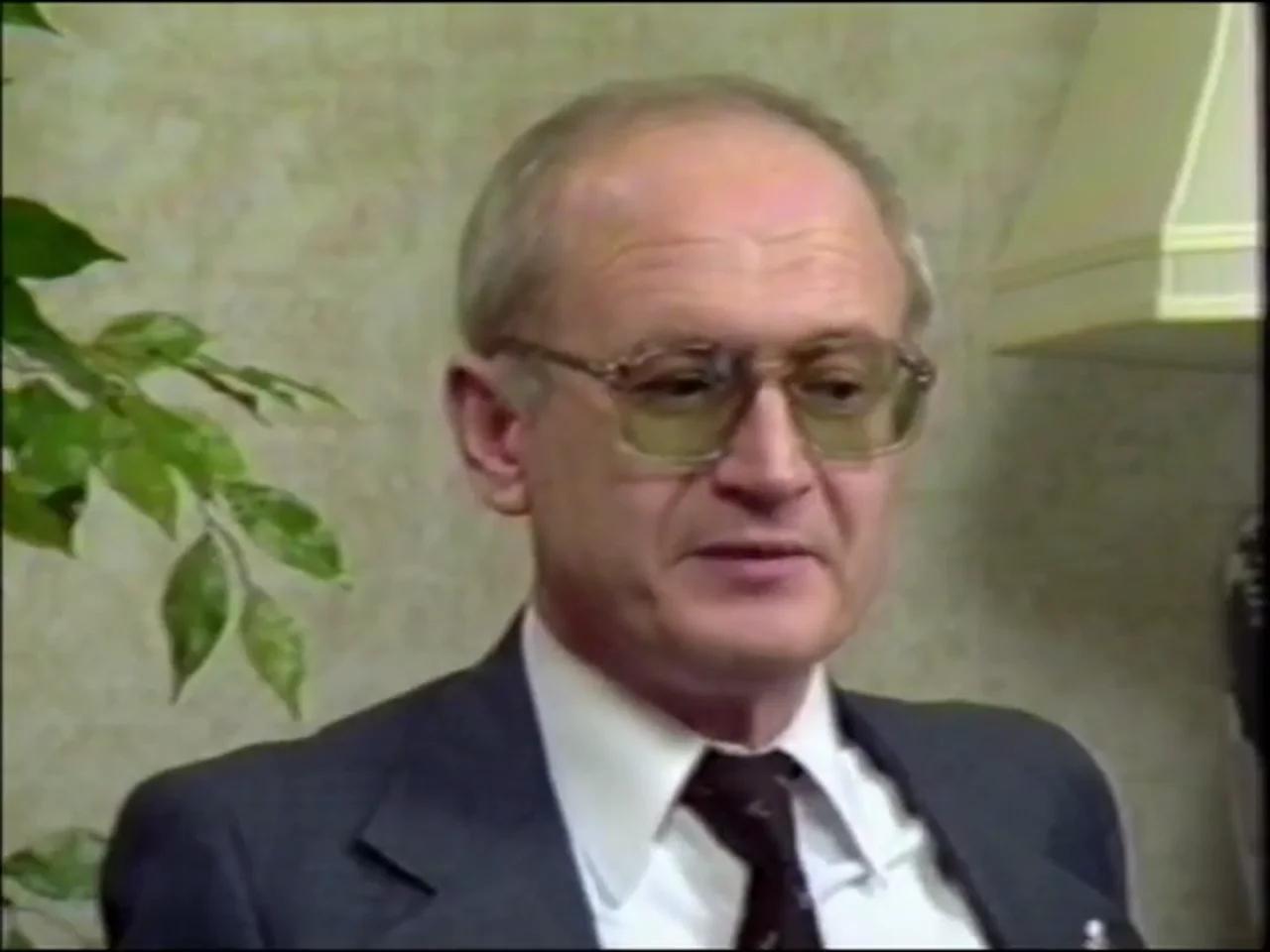 Yuri Bezmenov - Soviet Subversion - Full Interview By G. Edward Griffin