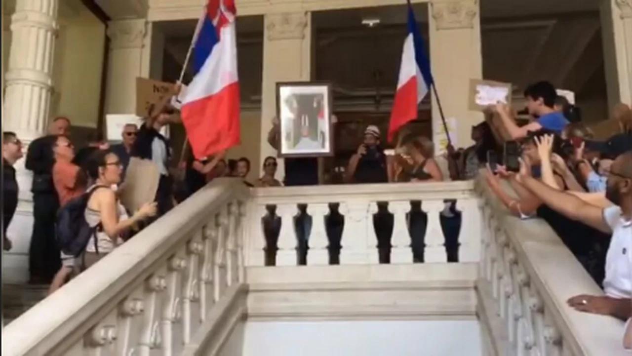 French Freedom Fighters Destroy Macron's Painting & Call for his ...