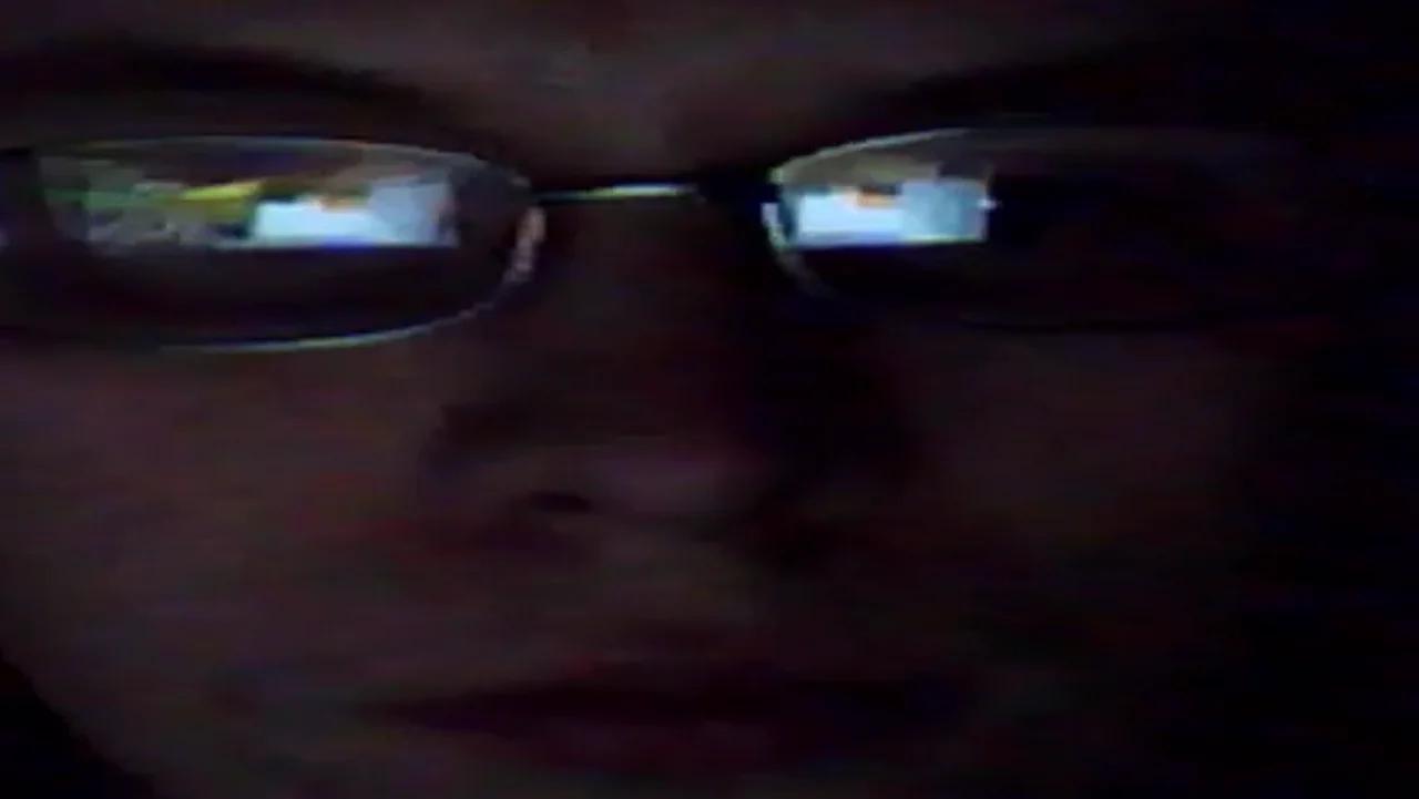 i play minecraft again but it's a dramatic zoom on my face and you can ...