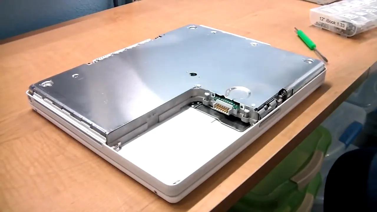 Apple iBook G4 laptop disassembly