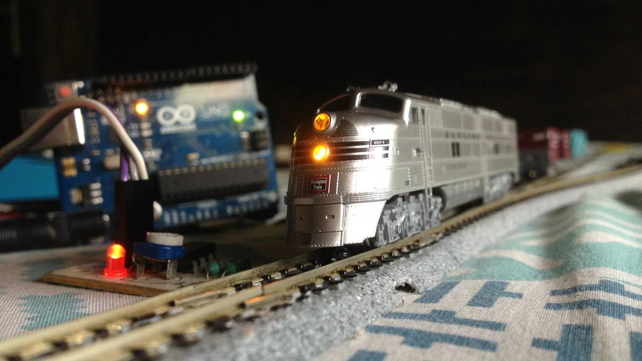 Arduino controlled model railway loop with yard siding | Model railroad ...