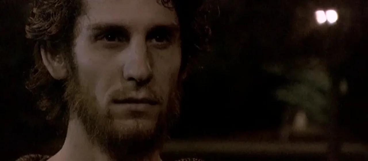 El mono ve el pez en el agua y sufre - Un Buda (2005)