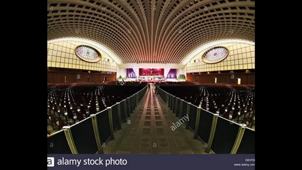 The Vatican and the snake - Paul VI Hall - Uploaded just for the images ...