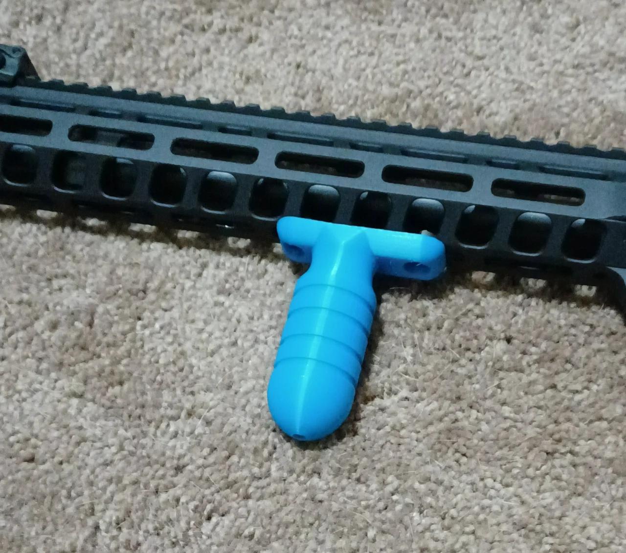 Small vertical foregrip