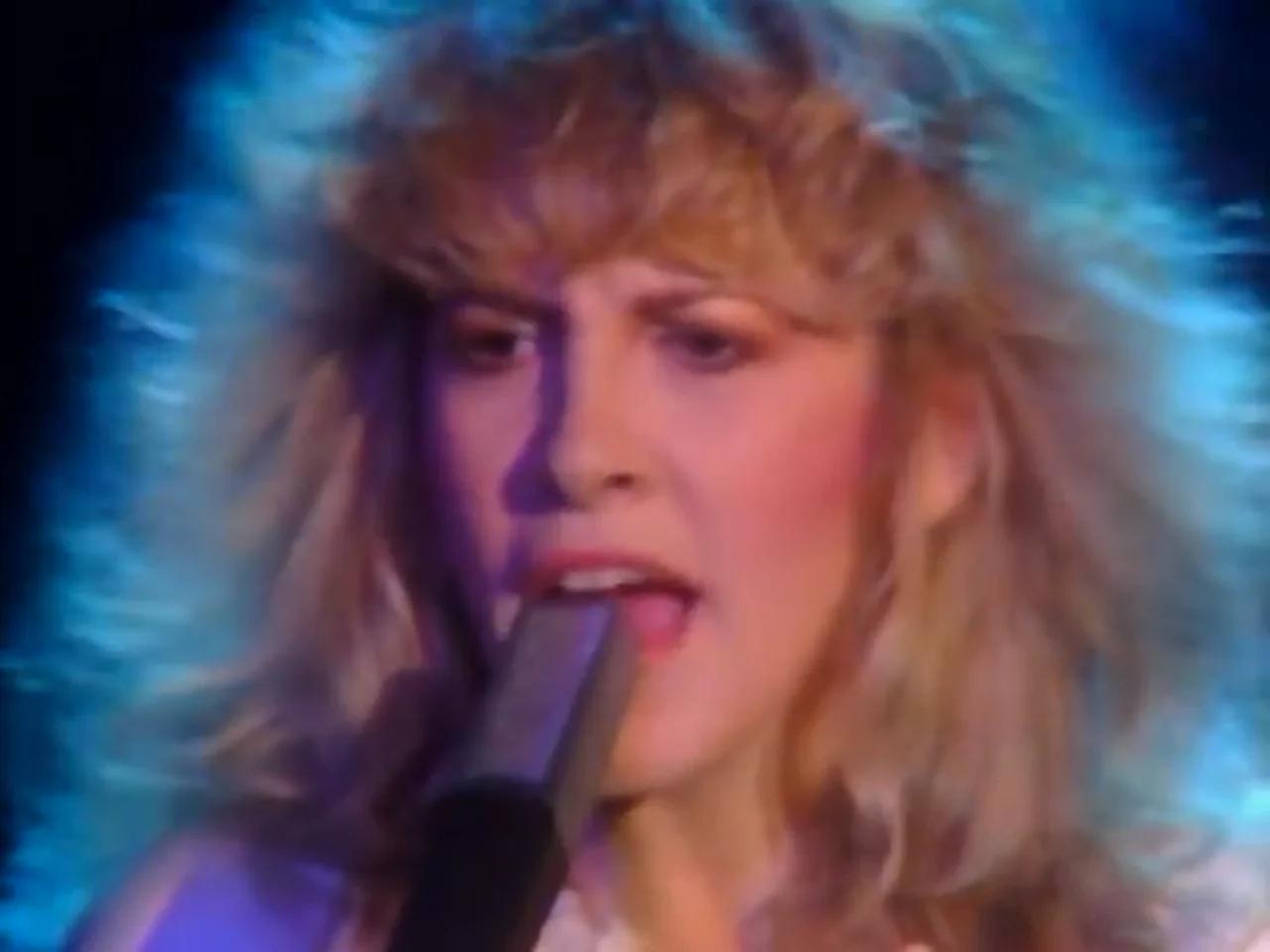 Stevie Nicks - Edge of Seventeen (Official Music Video)