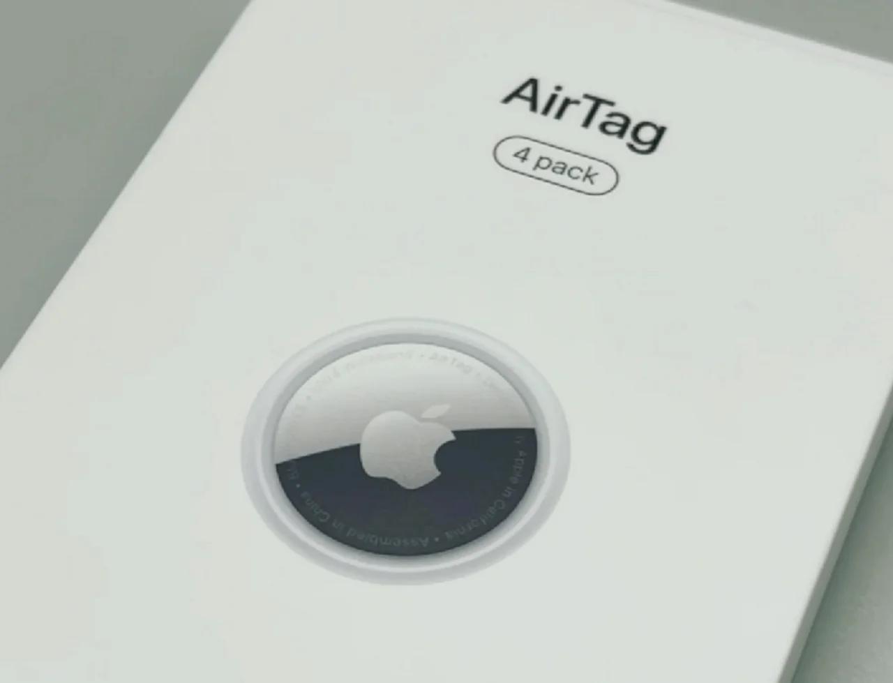 Unboxing AirTag