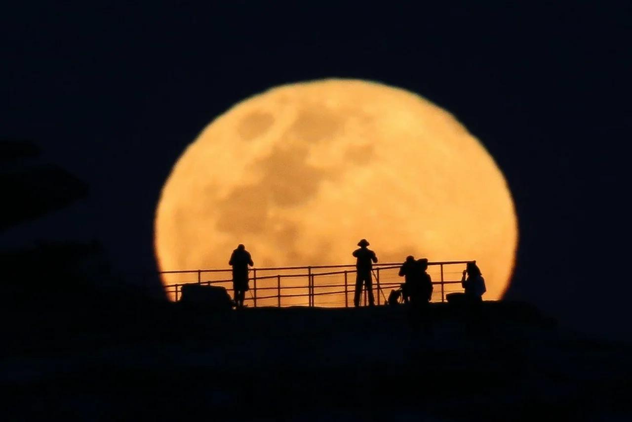 Why Do the Sun and Moon Get Bigger Near the Horizon?