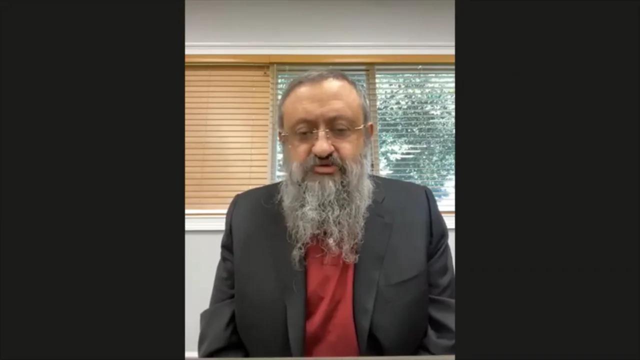 Dr. Zelenko speaks to a Rabbinical court in Jerusalem