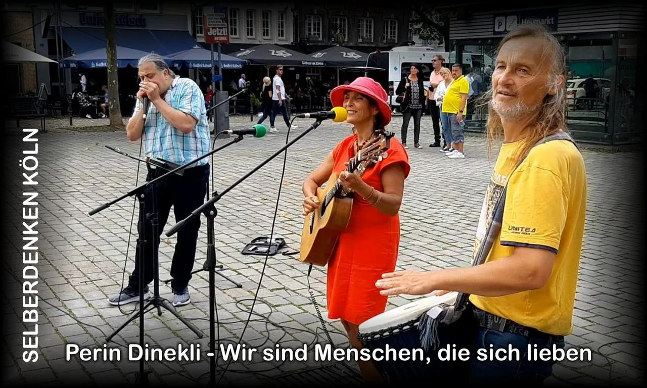 Perin Dinekli singt Wir sind Menschen, die sich lieben