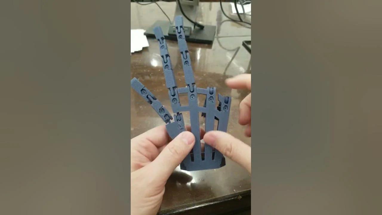 I made a high-5 with #3dprinting Robot Hand model by JMV38