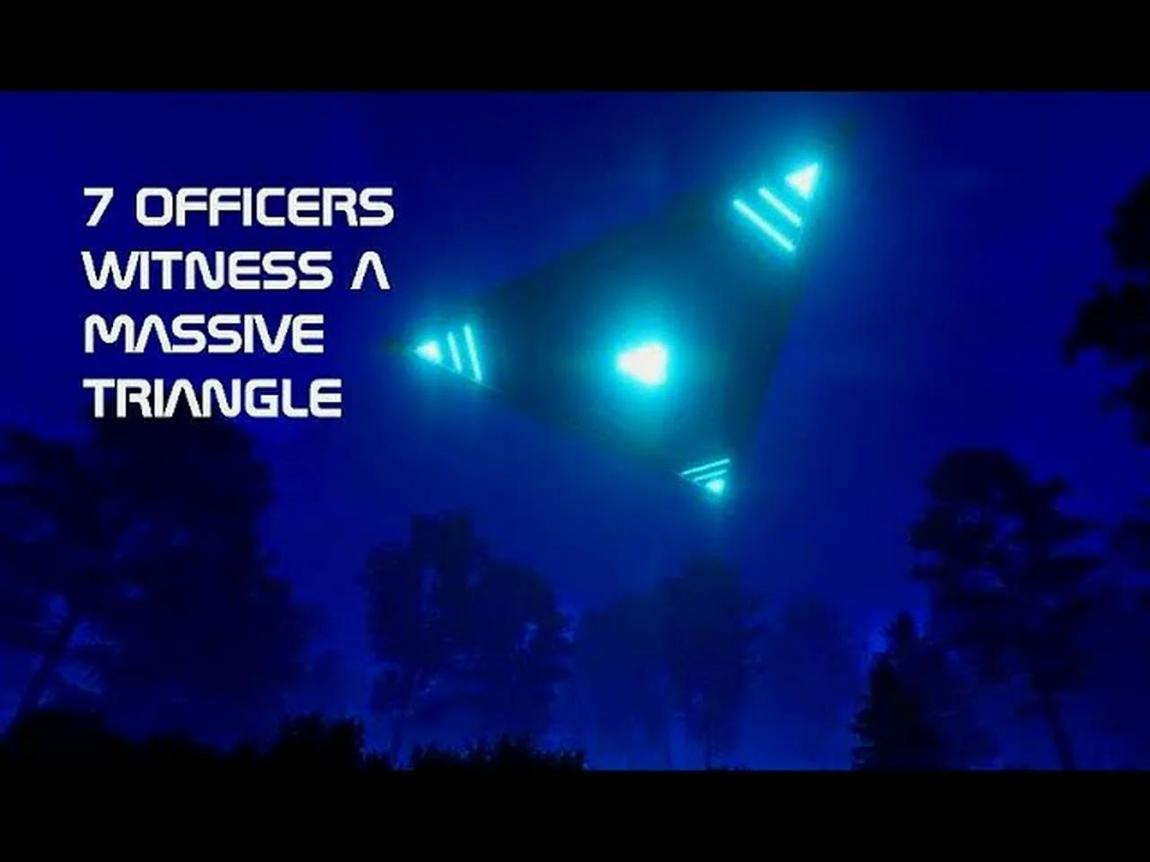 Seven Memphis TN Police Officers witness Massive Triangle! #shorts # ...