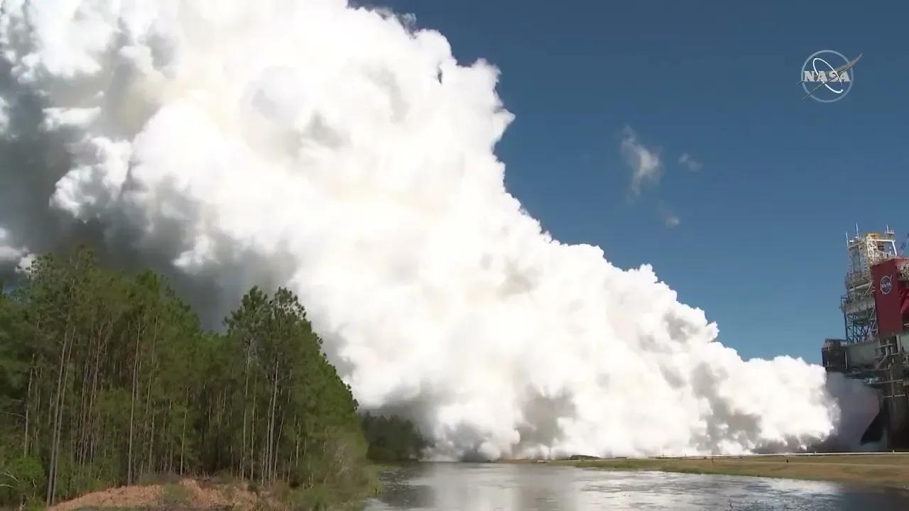 Hot fire engine test of NASA's Space Launch System(SLS)