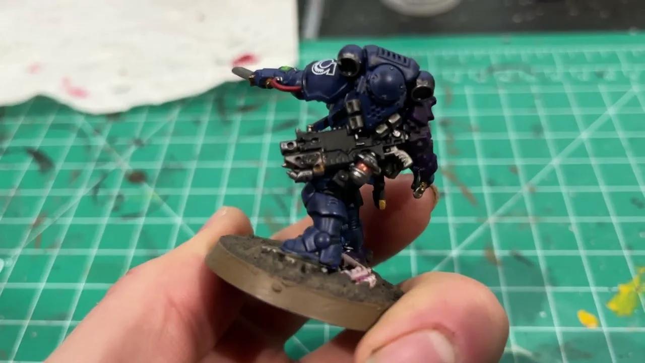 Painting the Lieutenant with Combi-Weapon for the Ultramarines ...