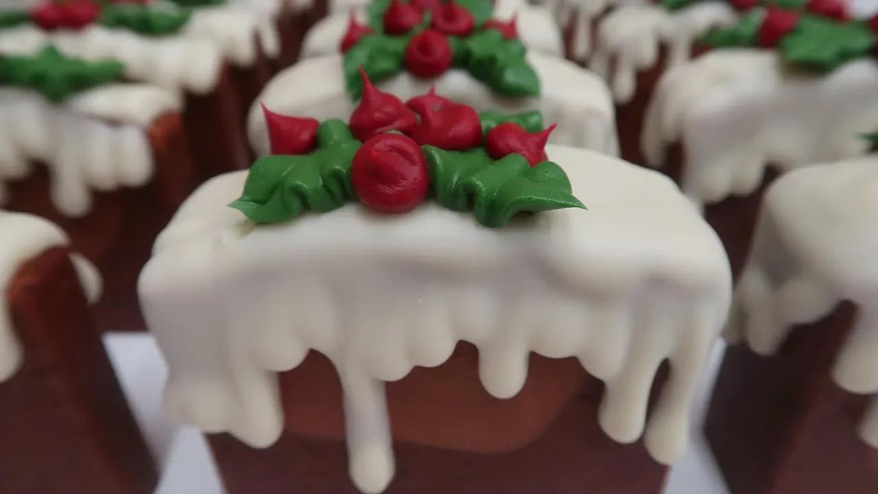 How To Get The Perfect Drizzle Gingerbread Christmas Pudding Soap ...