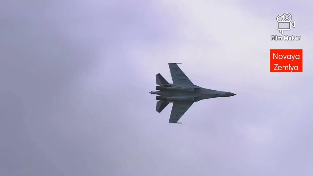 TOP GUN? See Russian Flanker series extreme maneuverability: Su-27, Su ...