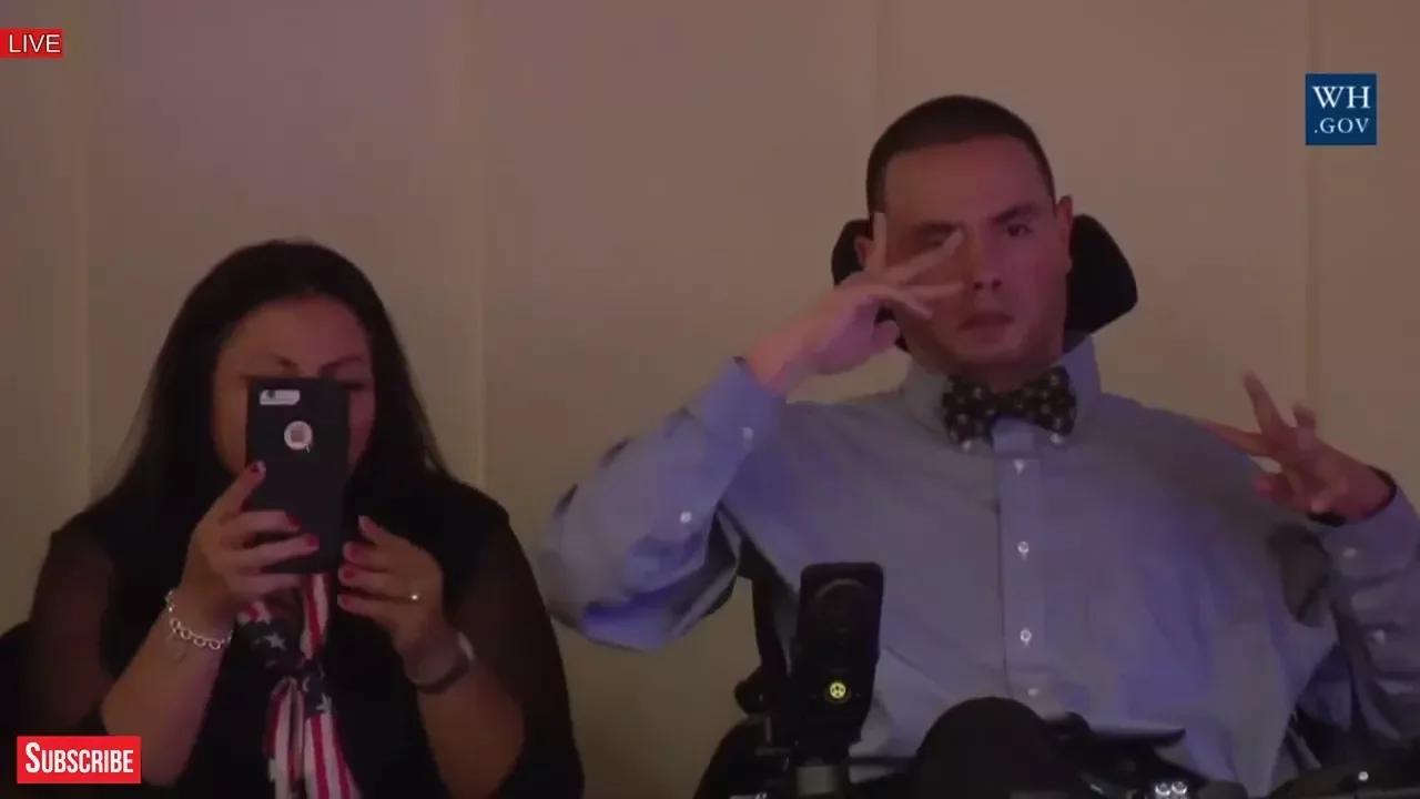 EMOTIONAL MOMENT: President Donald Trump Honors Purple Heart Hero ...