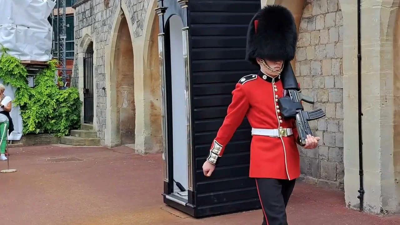 Windsor Castle staff have had enough of these tourist move back # ...