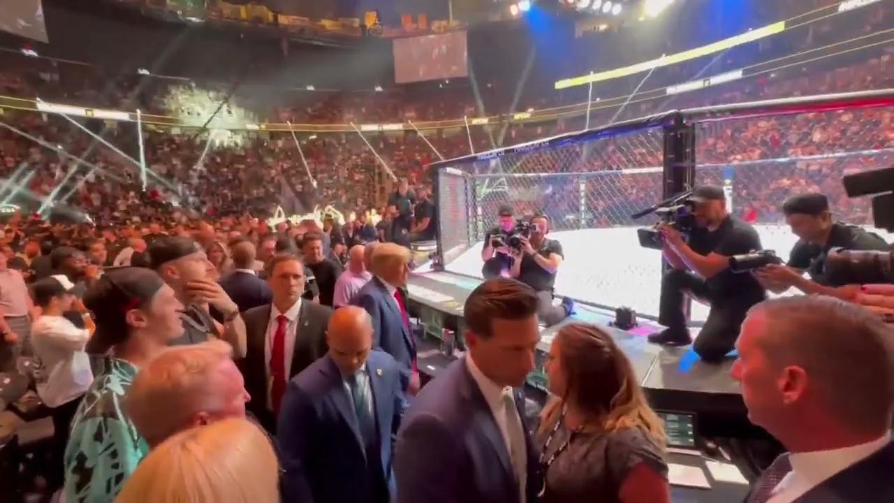 🇺🇸 Donald J. Trump disfruta de la UFC 290 en Las Vegas, Nevada (9 julio ...