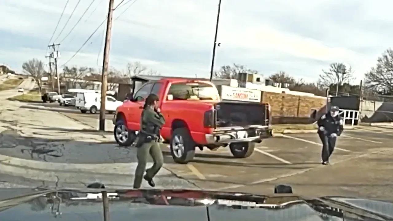 Traffic Stop Turns Into Pursuit and Shootout With Police in Fort Worth ...