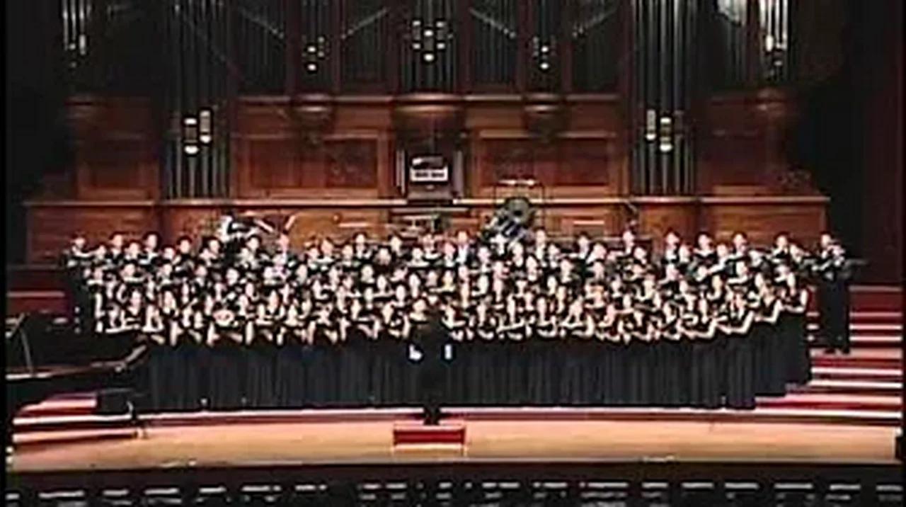 Lux aurumque (Eric Whitacre) - National Taiwan University Chorus