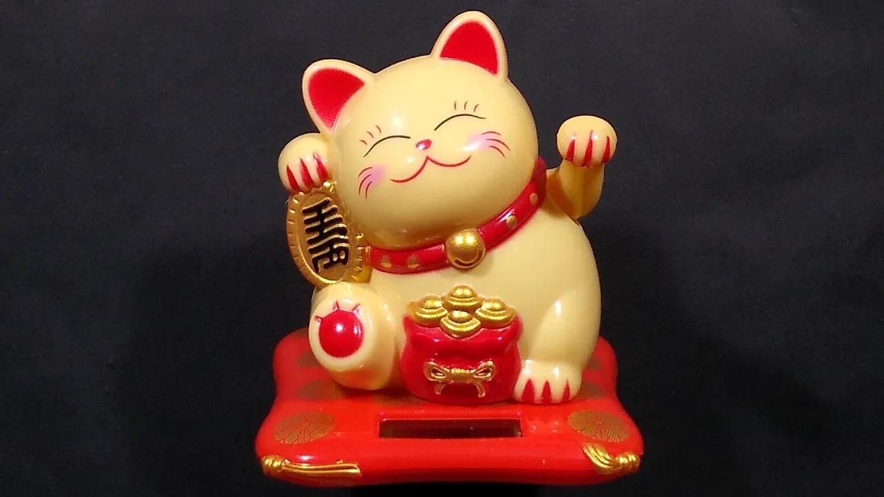 Lucky-cat and the curse of the blob chips