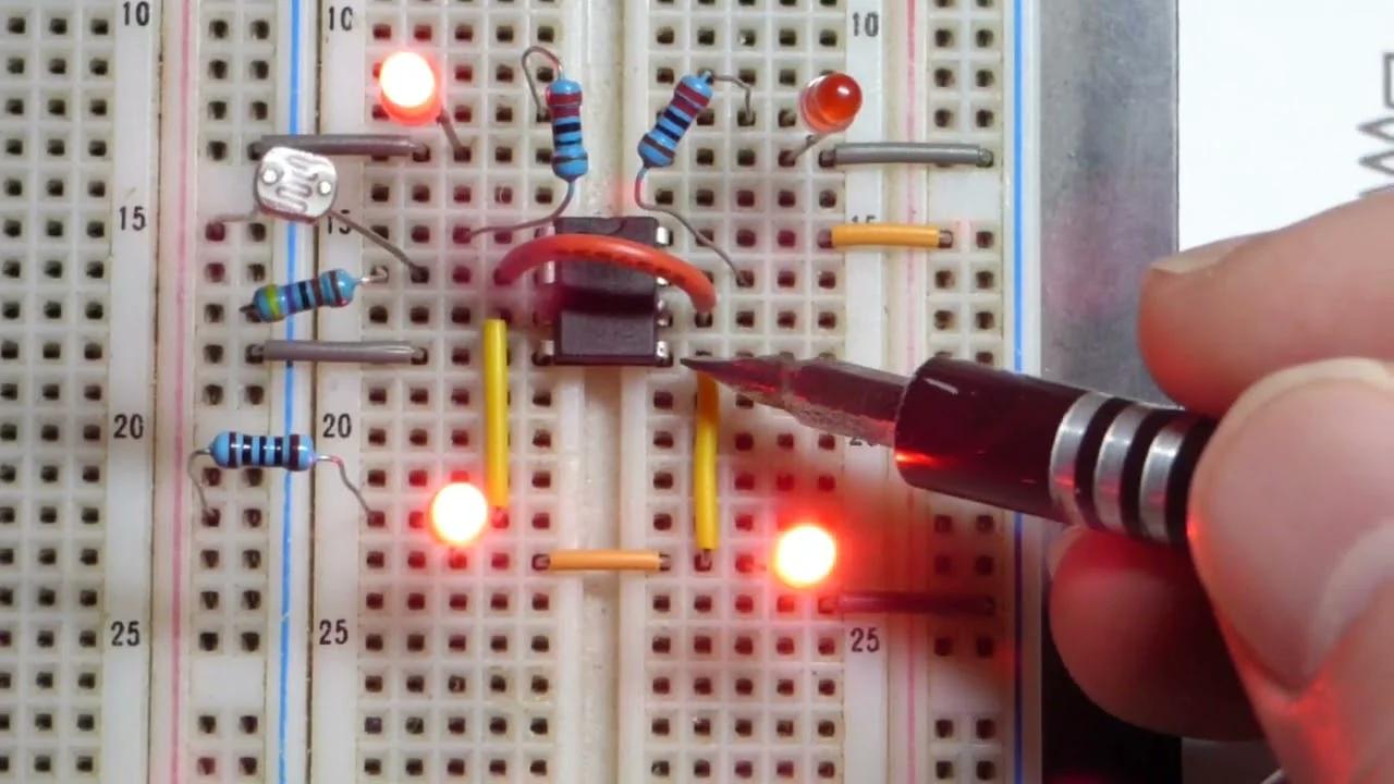 Op amp light level indicator with 2 and 4 reference voltages using two ...