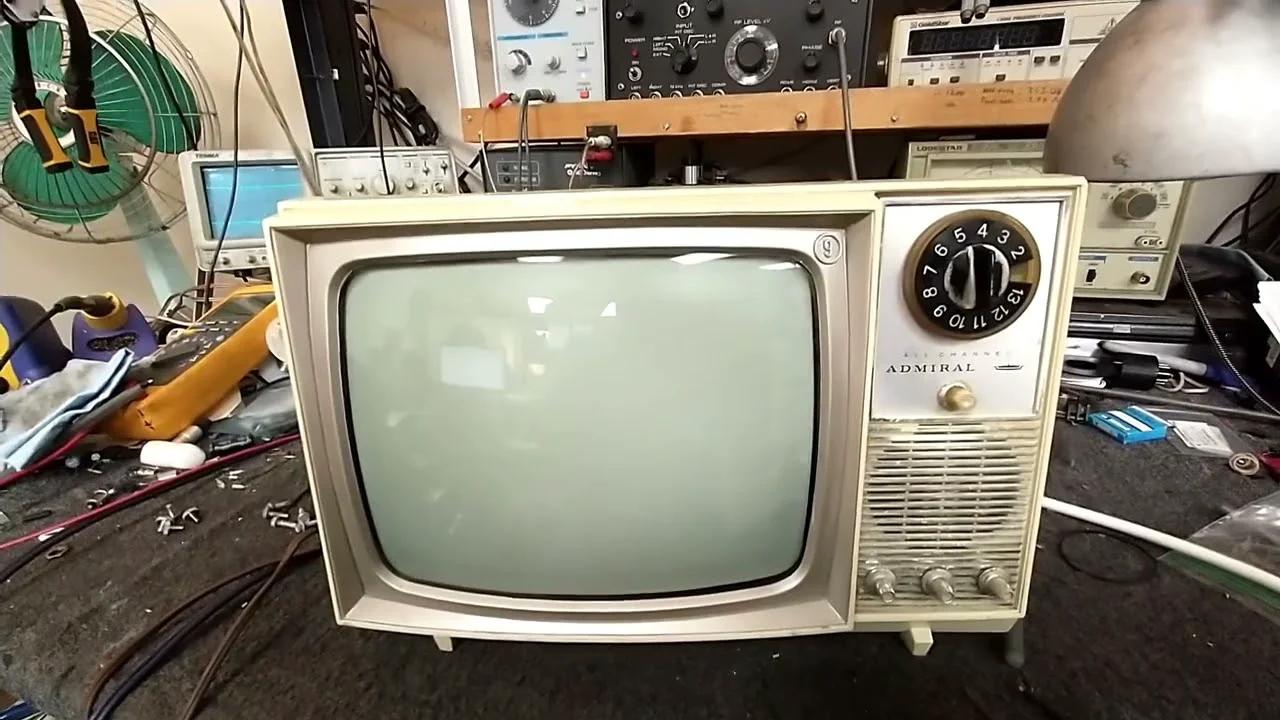 Servicing a 1966 Admiral PG919 all vacuum tube b&w television. P1 ...