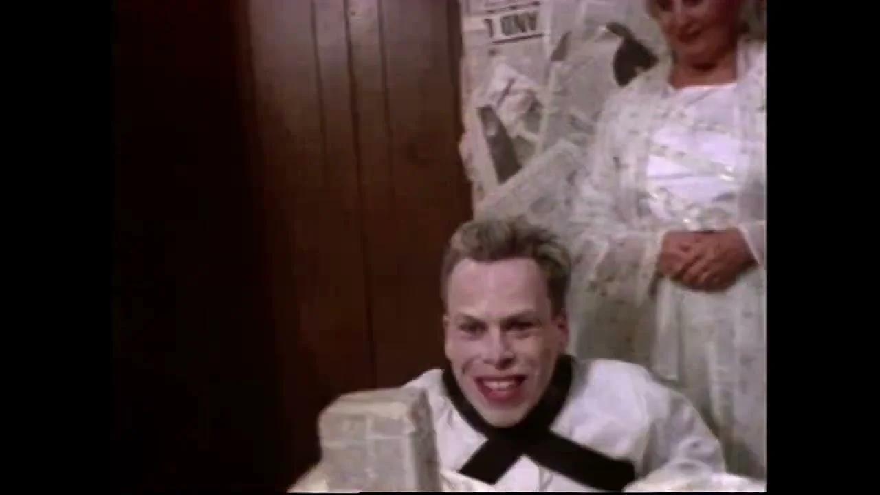 SKINNED DEEP - 2004 horror film trailer