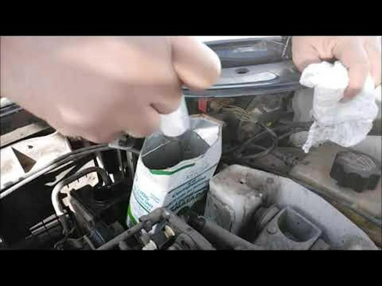 Cómo Cambiar el Líquido de Dirección Asistida en una Peugeot Partner ...