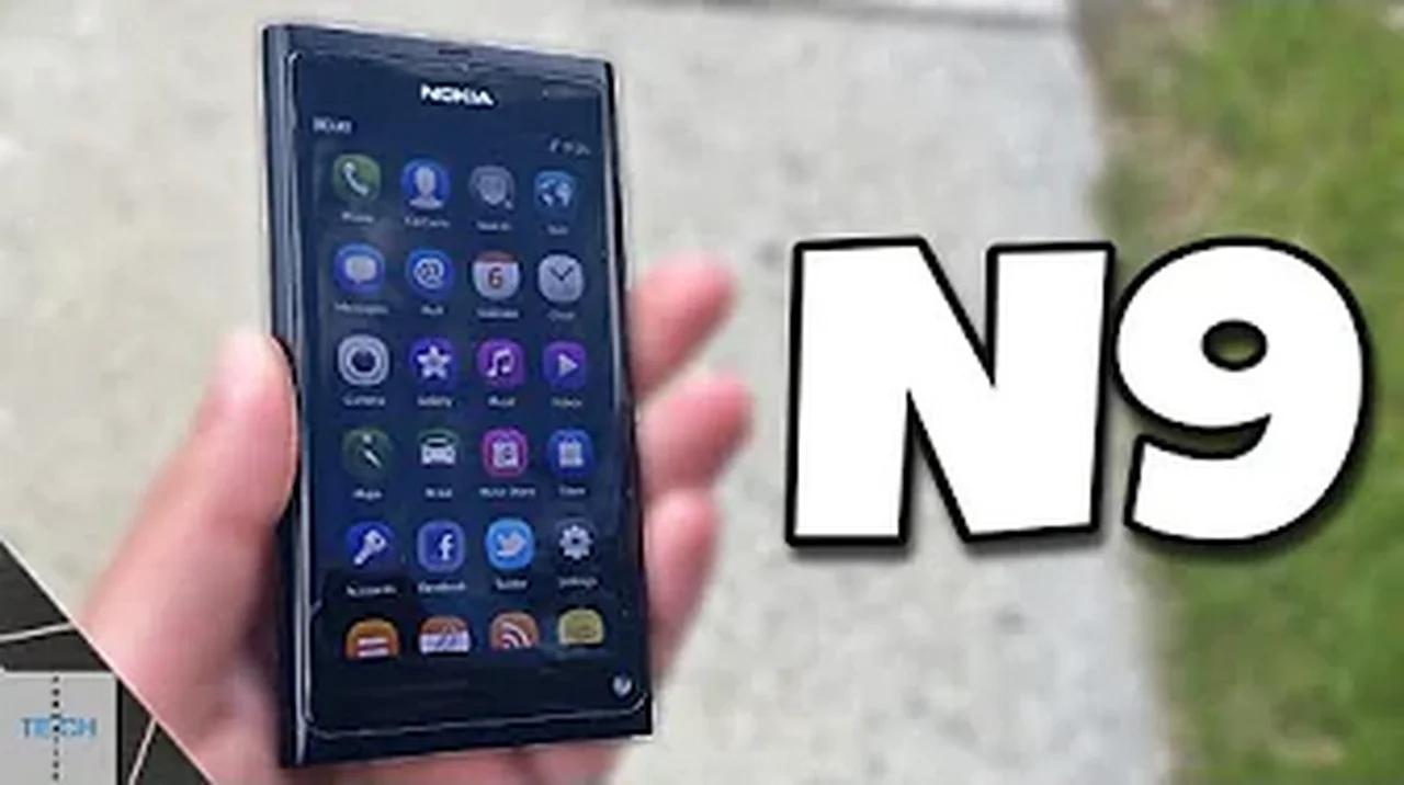 Using The Nokia N9 In 2021? | The MeeGo Phone - (Extended Review)