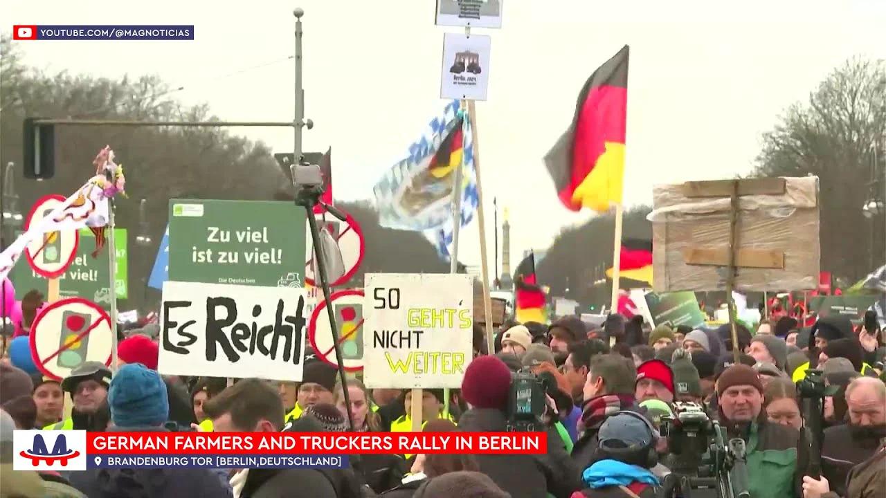 🇩🇪 German farmers and truckers rally at the Brandenburg Gate in Berlin ...