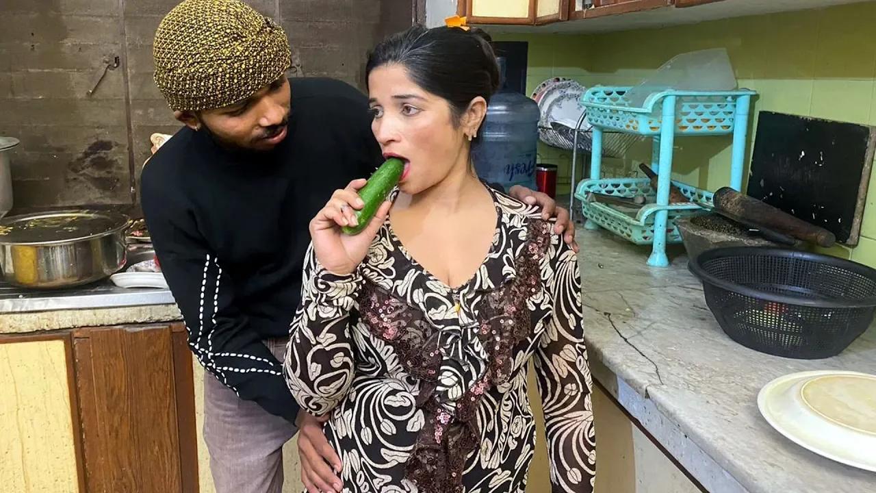 Tharki Sabzi Wala Aur Jawan Larki | Top Hindi Desi Comedy | Village ...