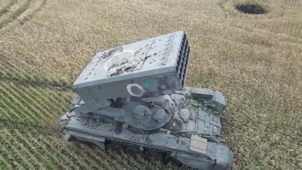 Russian thermobaric MLRS tank "TOS-1A" destroys a US-made MLRS HIMARS ...