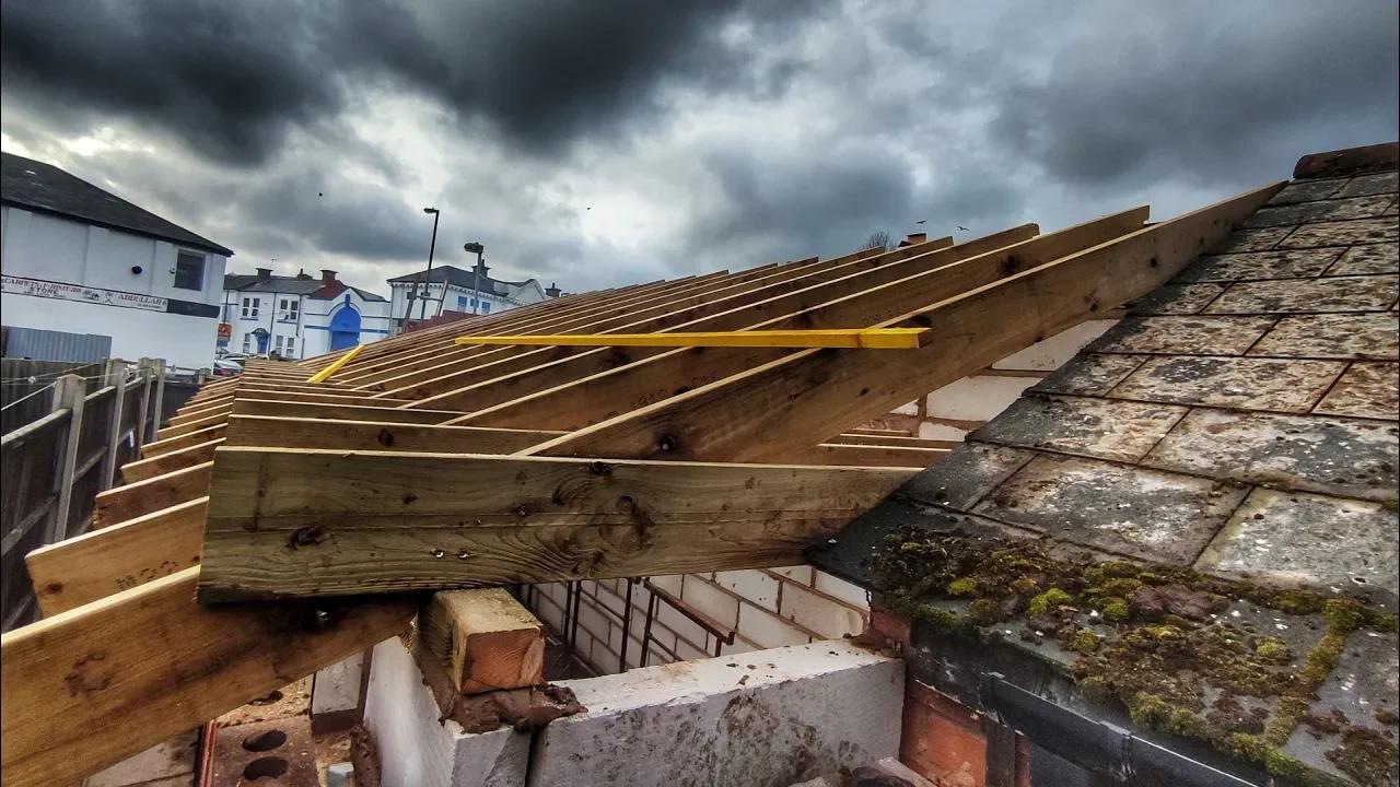 Building a UK Tiny House: What type of Roof