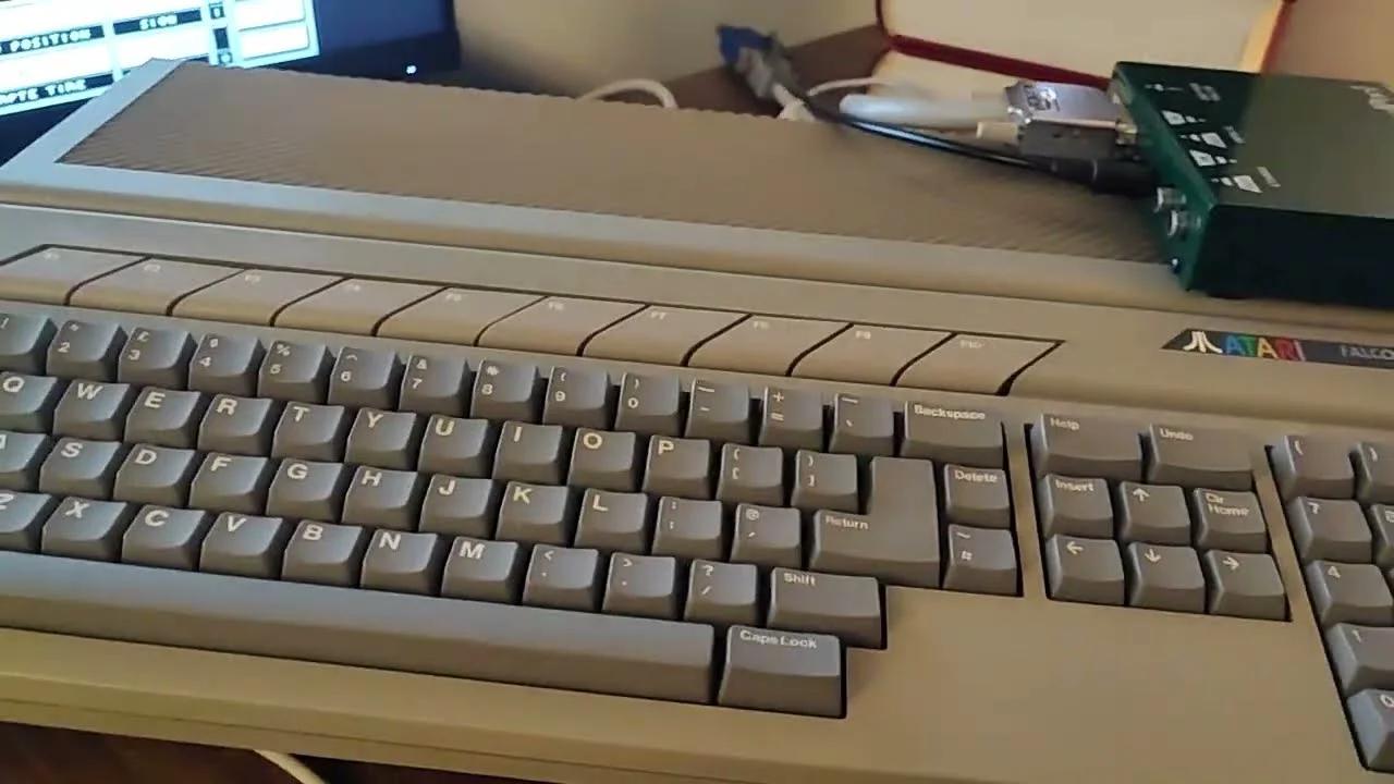Atari Falcon 030 minimalistic setup.