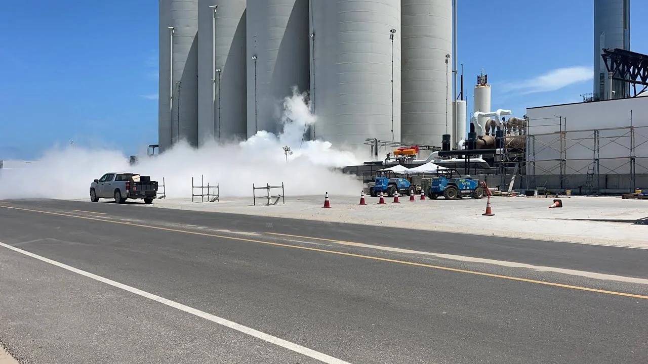 Liquid Nitrogen Venting, SpaceX Starbase, Boca Chica, TX, 2:45pm July 5 ...