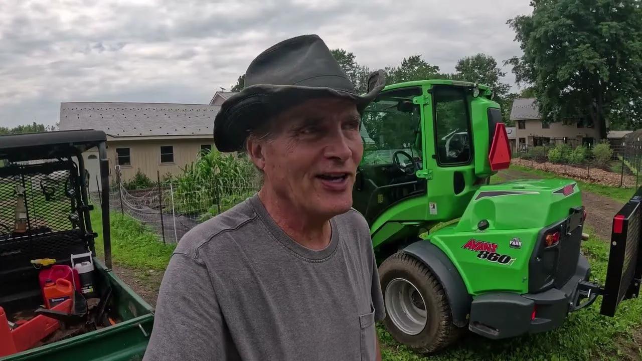 Avant 860i Update Review: In-Depth Look at the Cab and Features