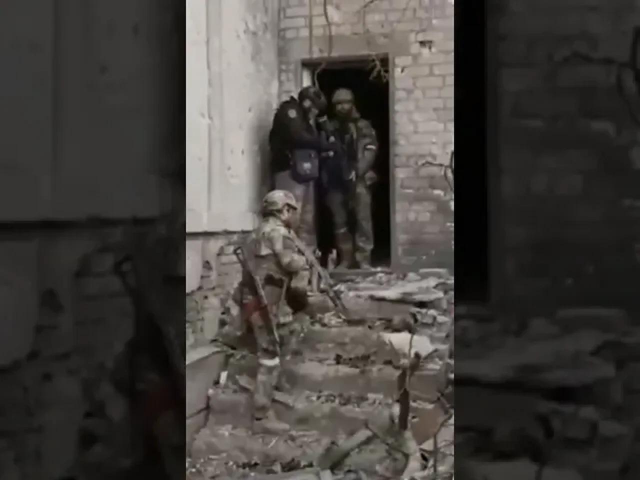 🔴 Russian Armed Forces and units of DPR fighting in Mariupol. Urban ...