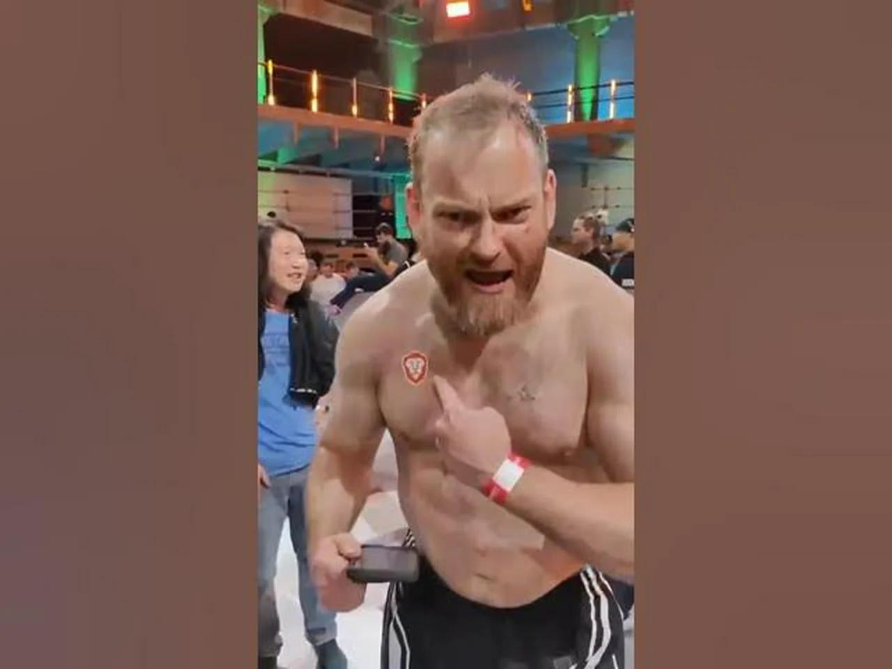 Crypto Grady shouts out Brave browser at Karate Combat's KC44 in Mexico City!