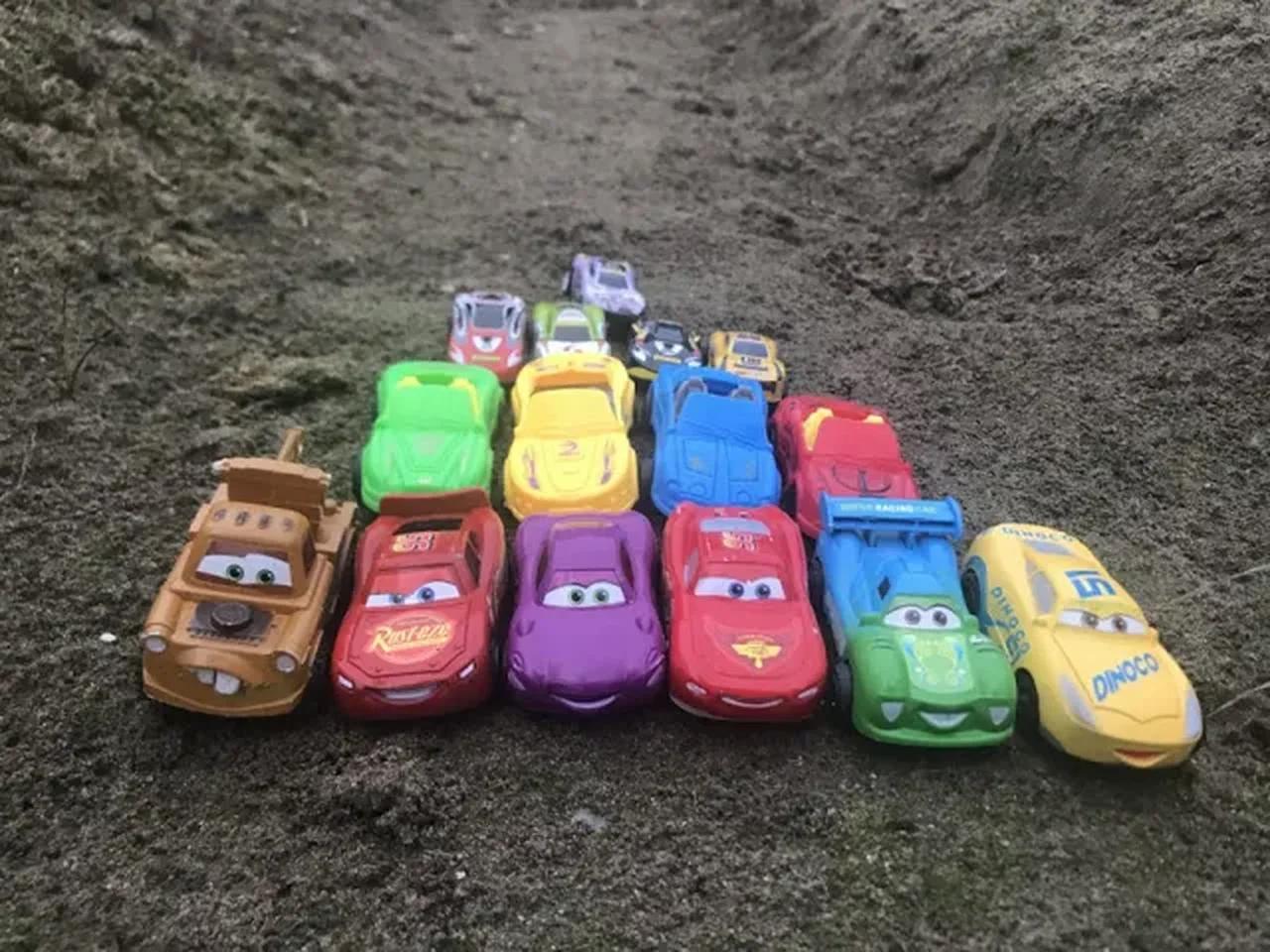 Disney Pixar Cars Falling into deep pool- Lightning McQueen, Dinoco ...