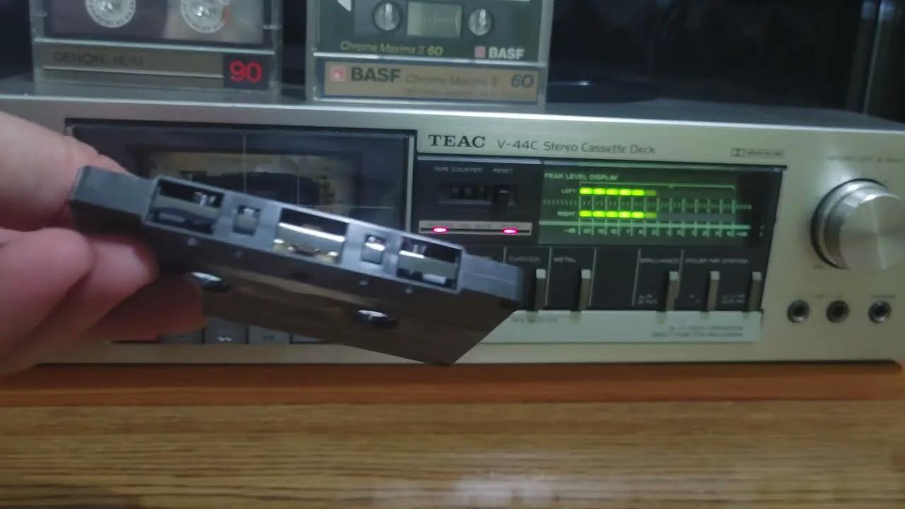 TEAC V 44C - 40 years old vintage silver cassette deck