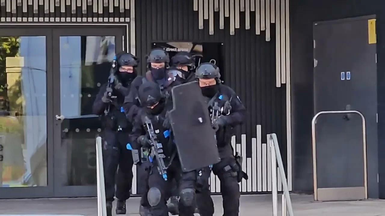 Terror Threat Responce in Leeds. Armed #Police and Armed Counter Terror ...