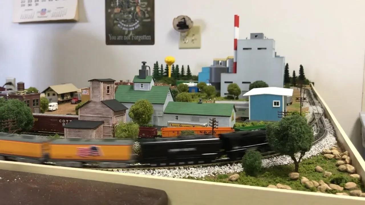 Model Railroad Union Pacific FEF Pulling Amtrak Passenger Cars N Scale
